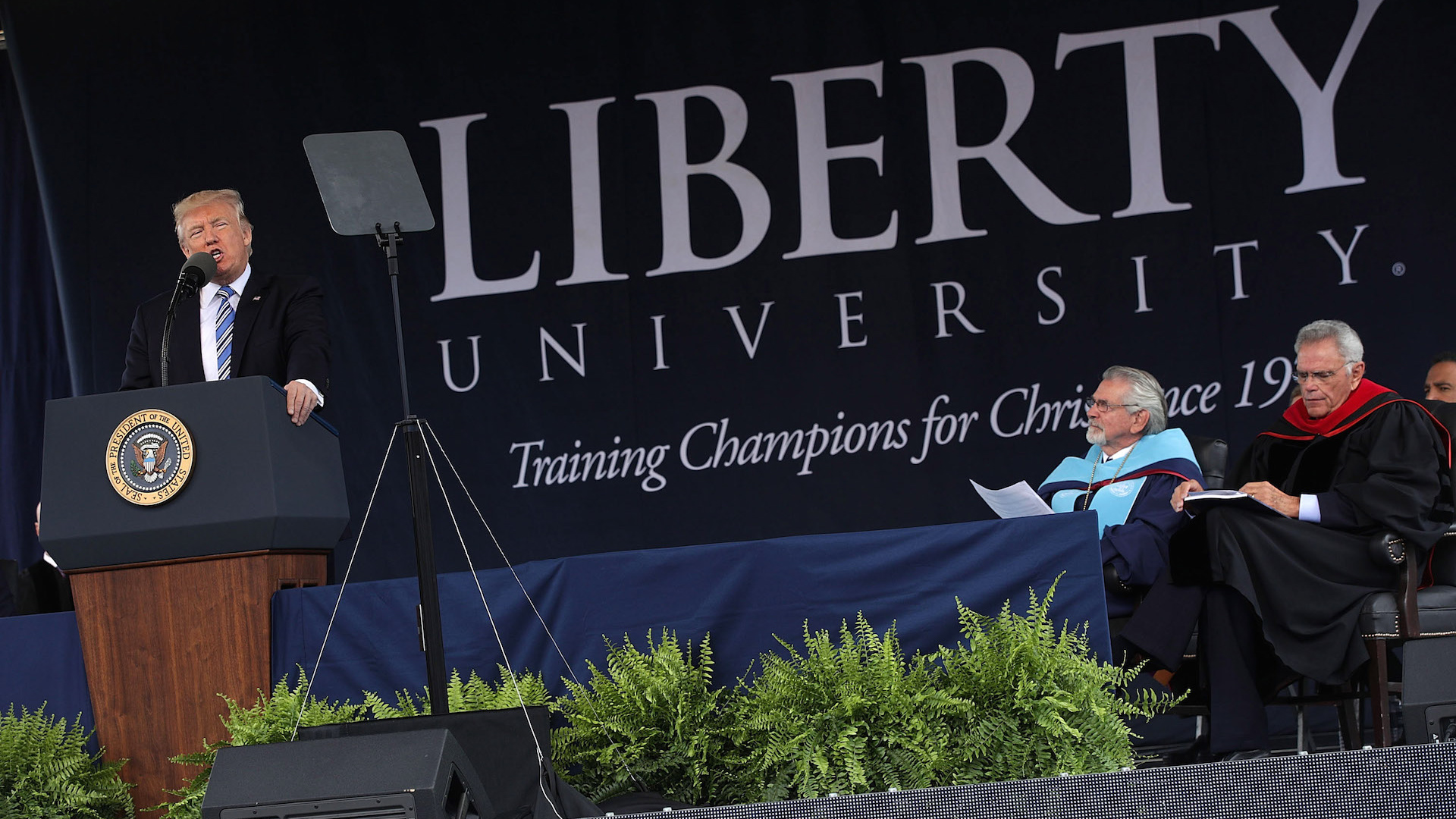 Liberty University Graduation | ppgbbe.intranet.biologia.ufrj.br